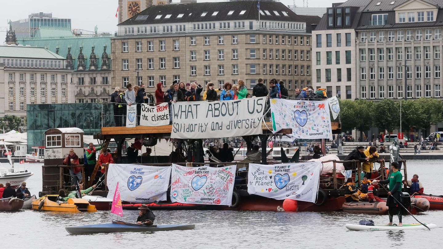Proteste gegen G20: Der Schwarze Block schwimmt in Hamburg | STERN.de