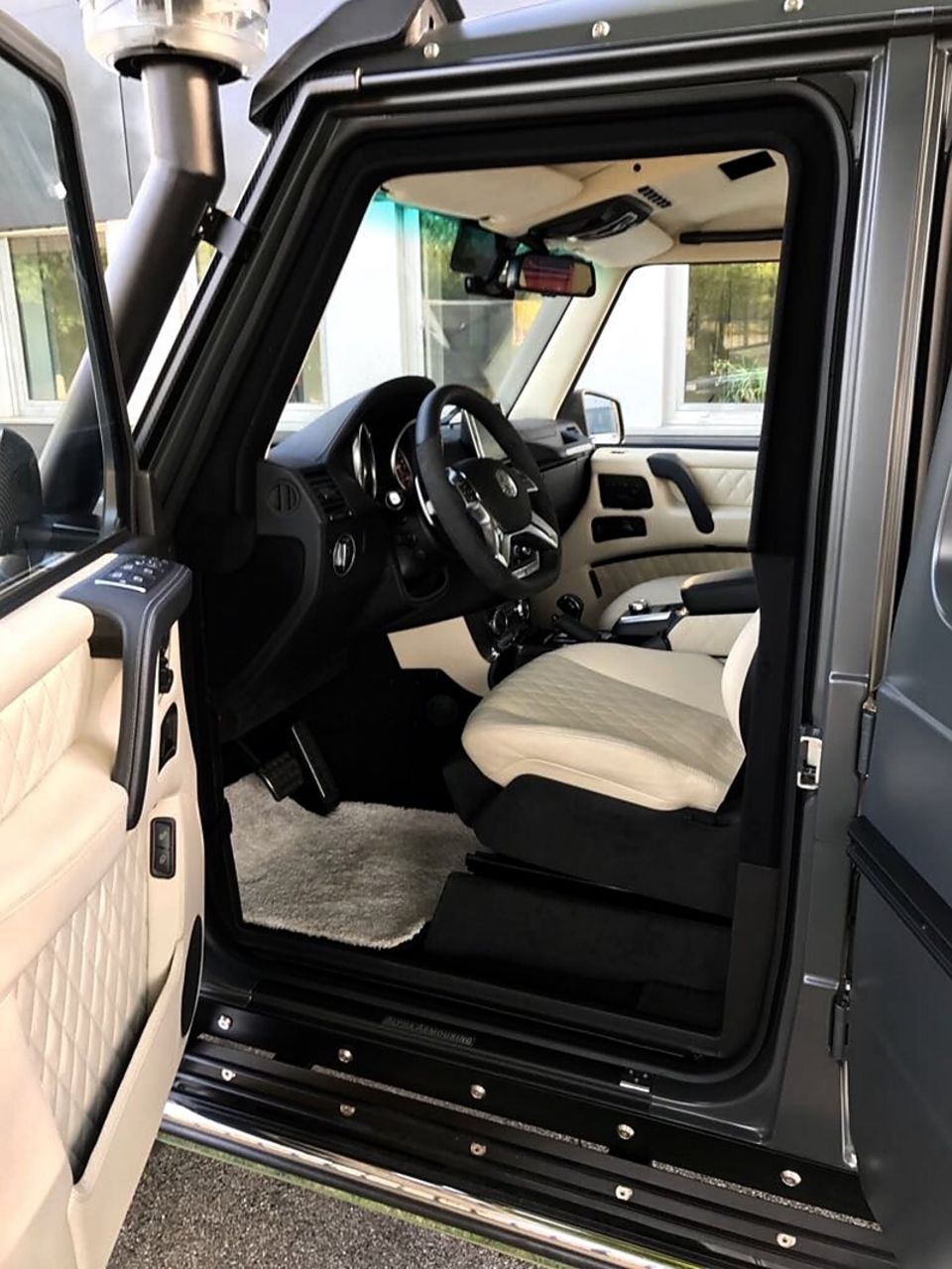 Alpha Armouring Titan Der Mercedes-Panzer für reiche Russen | STERN.de