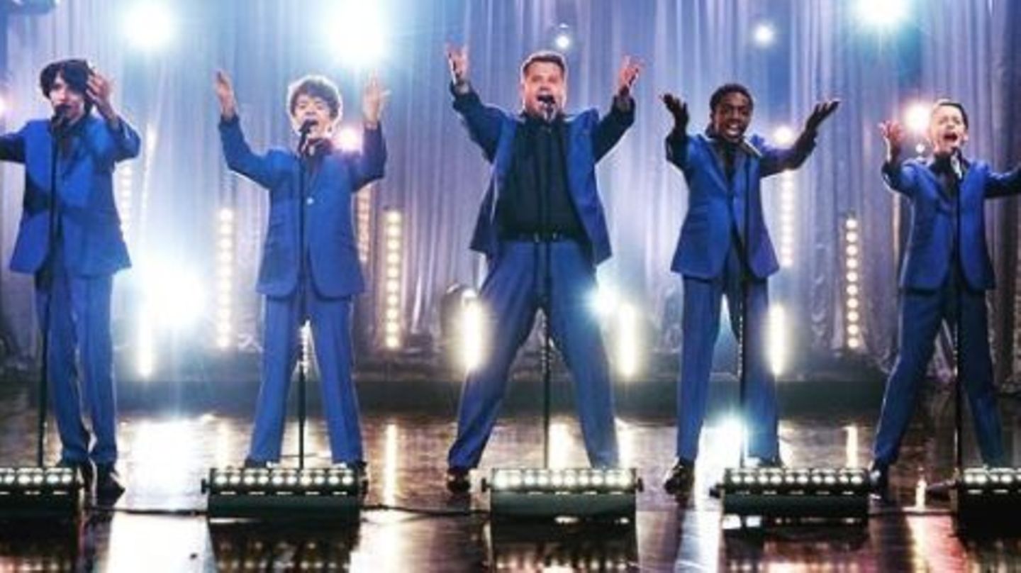 Stranger Things-Darsteller singen als Motown Band bei James Corden ...