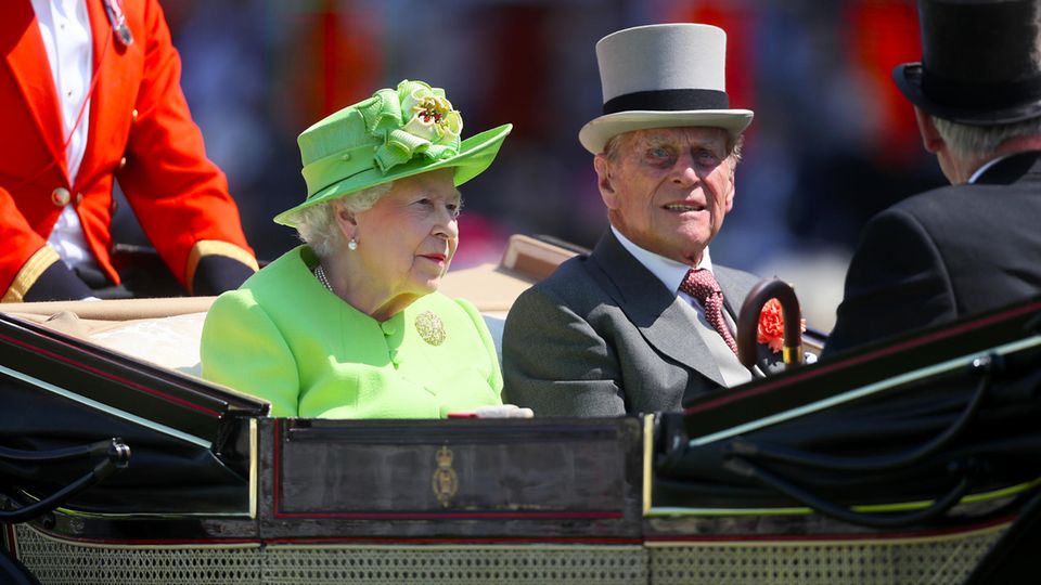 Die Queen und Prinz Philip feiern ihren 70. Hochzeitstag | STERN.de