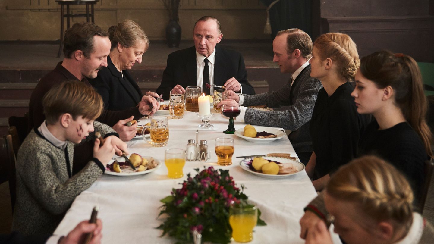 Tannbach – Schicksal eines Dorfes: Deutschstunde mit Thriller-Plot ...