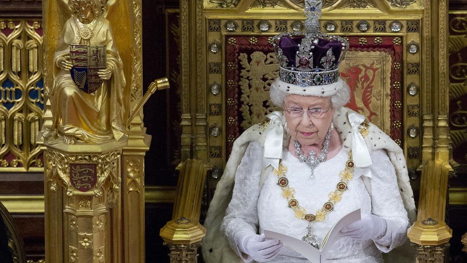 BBC-Doku: Queen Elizabeth II. spricht über ihre Krönungsfeier | STERN.de