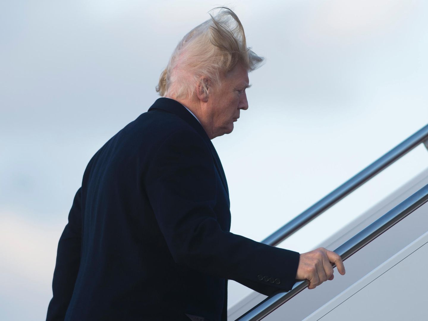 Donald Trump Peruca Soprando Donald Trump überrascht Mit Neuer Frisur