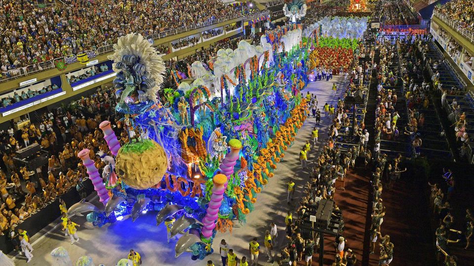 Karneval in Rio: Eine Stadt sieht nur Glitzer, Gold und Haut | STERN.de