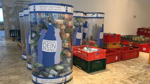 Spende dein Pfand: Unterwegs mit einem Pfandsammler am Flughafen | STERN.de