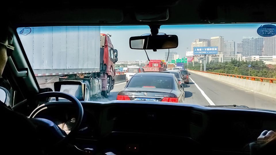 Vorsicht im Stau - so verhalten Sie sich richtig im Stau | STERN.de