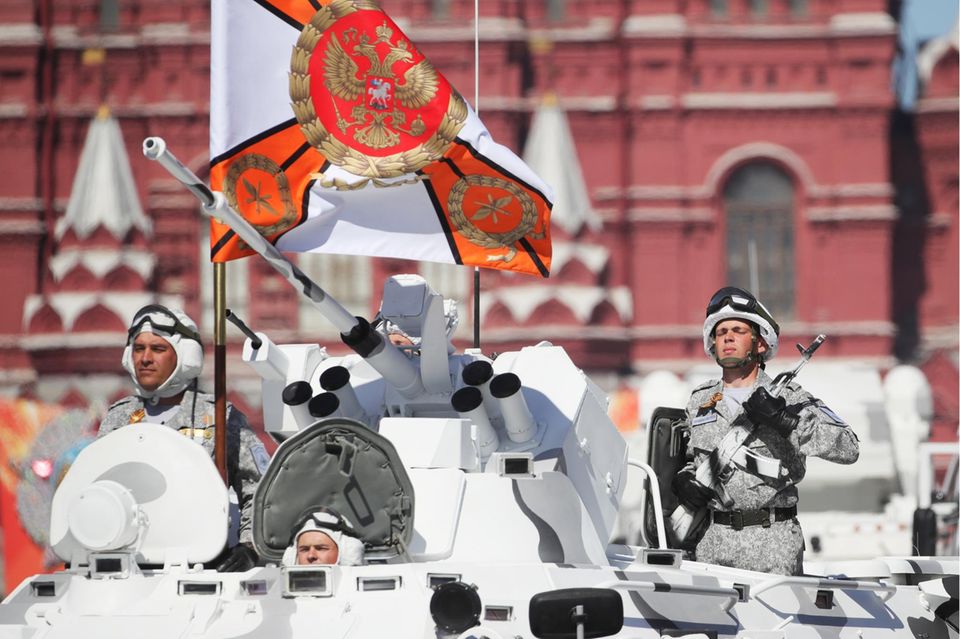 Parade in Moskau: perfekte Inszenierung mit vielen Premieren | STERN.de