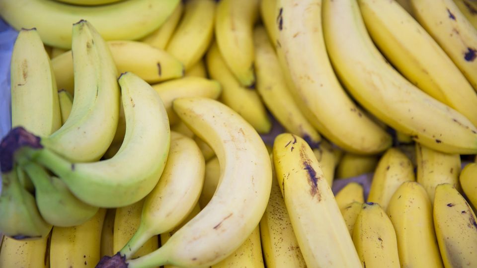 Banane: Grün, gelb, oder braun - Wann man die Frucht essen sollte ...