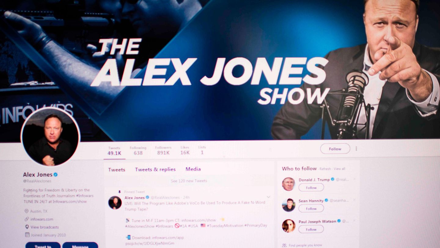 Nach Apple, Facebook, YouTube: Twitter sperrt Account von Alex Jones ...