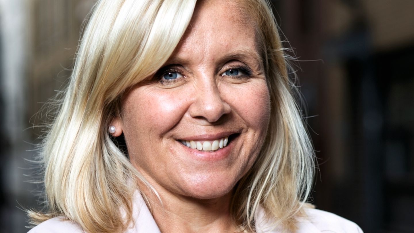 Lucy Hawking's Instagram, Twitter & Facebook on IDCrawl