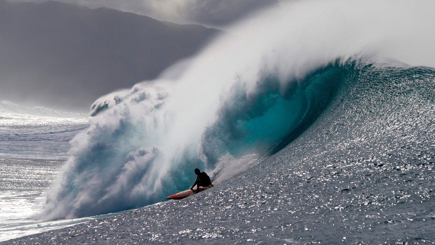 Hawaii: Riesen-Wellen - die spektakulären Bilder der Surf-Stars | STERN.de