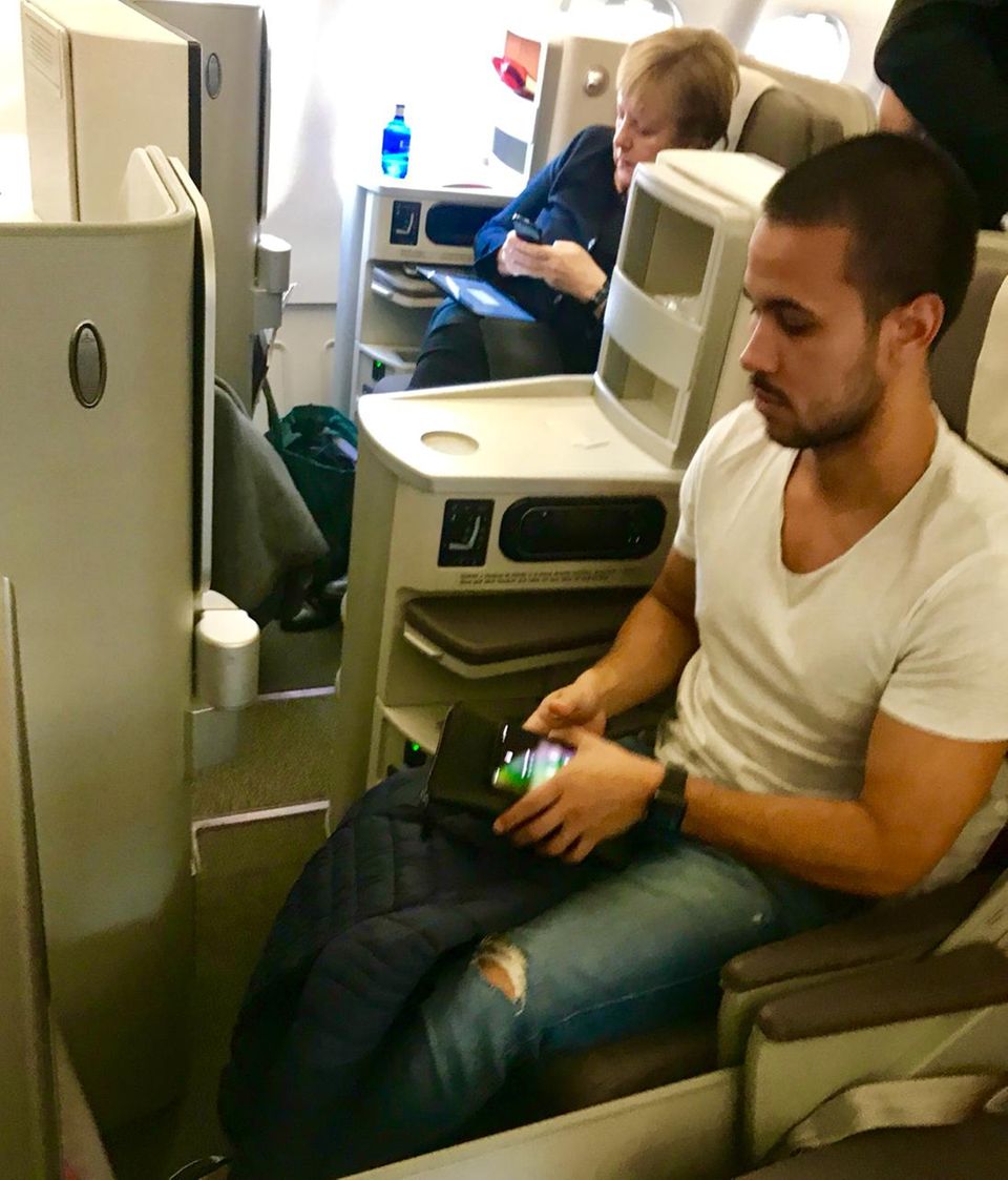 Angela Merkels Sitznachbar im Iberia-Airbus berichtet über den Flug ...