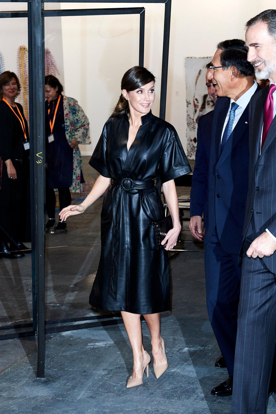 Letizia von Spanien überrascht mit neuem Look: Lederkleid und dunkles ...