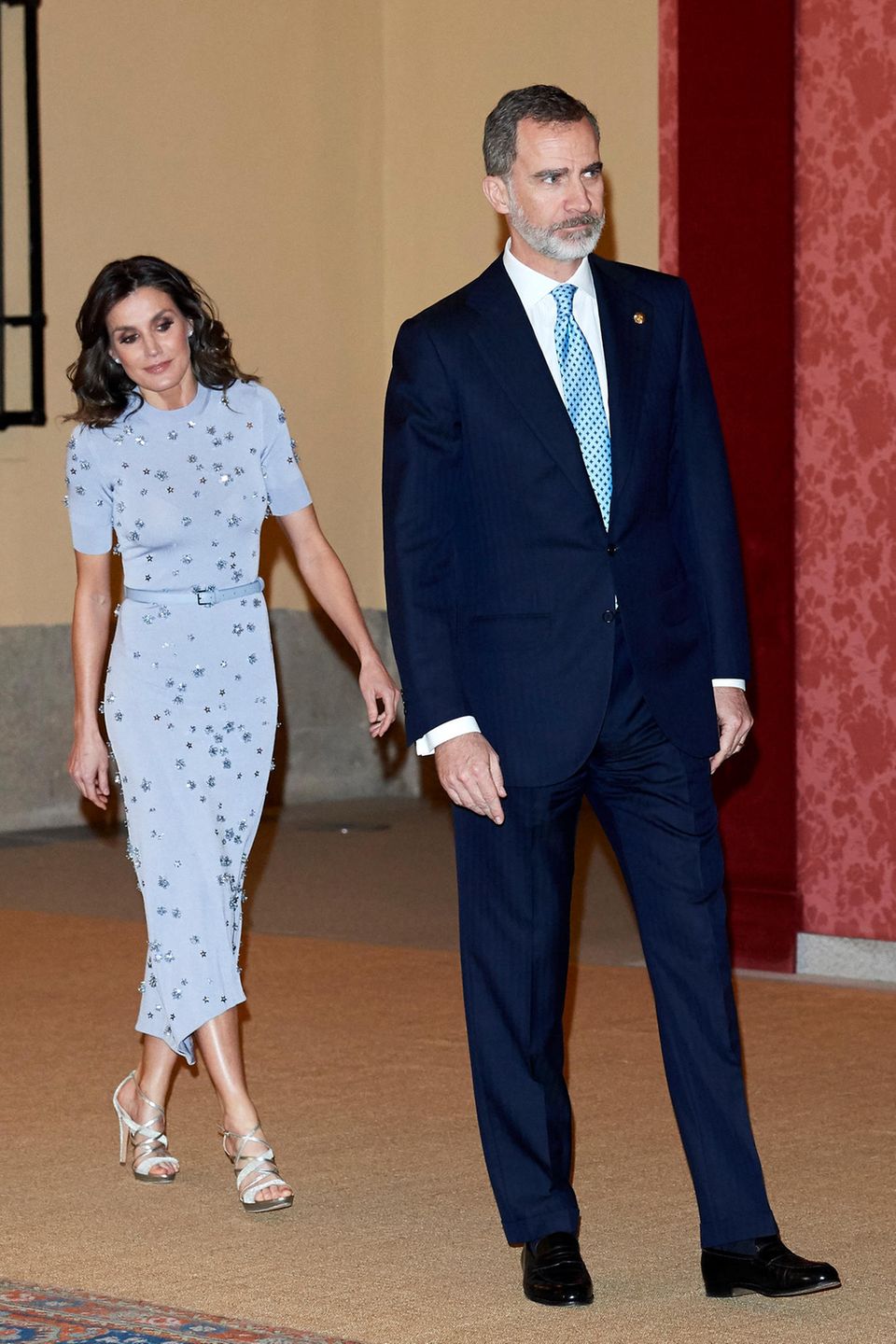 Letizia von Spanien überrascht mit neuem Look: Lederkleid und dunkles ...