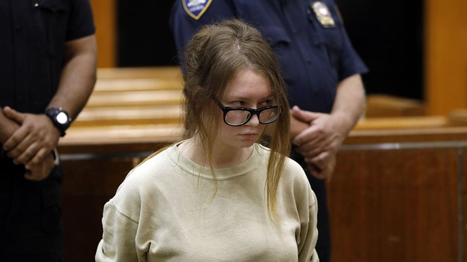 Anna Delvey: Warum sie arm ins Gefängnis gehen – und reich wieder ...