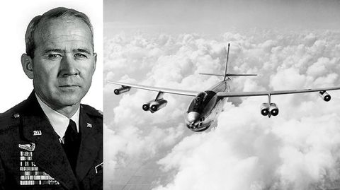 Stunt mit Atombomber – Pilot tauchte mit seiner B47 unter einer Brücke ...