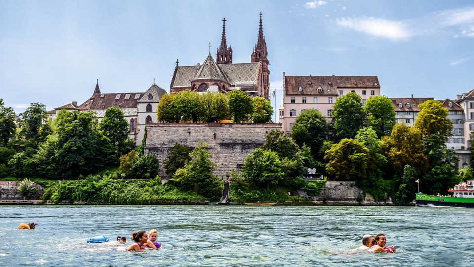 Baden gehen in Basel: Füssiges Flanieren im Rhein | STERN.de