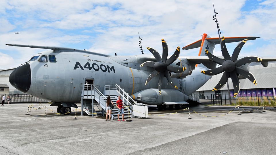 So sieht der Airbus A400M von außen und innen aus | STERN.de