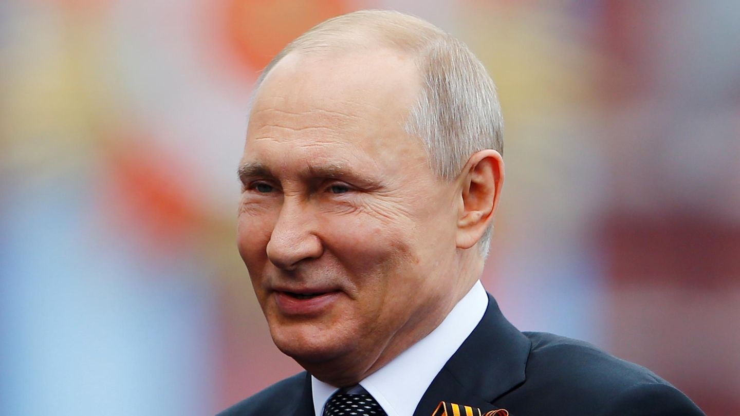 Von Putin an Putin: Wie der Kreml-Chef an der Macht bleiben könnte ...