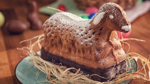 Osterlamm backen: Einfaches Rezept mit nur 9 Zutaten | STERN.de