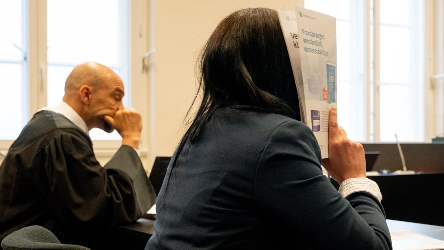 News im Video: Witwe von IS-Terrorist Denis Cuspert vor Gericht | STERN.de