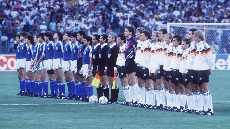 WM-Finale 1990: Nach dem Titel gab es ein Bierchen mit Helmut Kohl ...