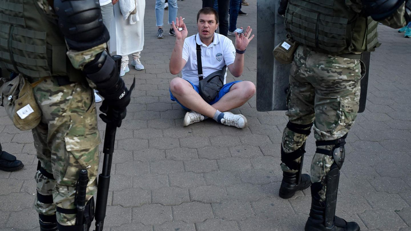Neue Proteste in Belarus - Polizei geht gegen Demonstranten vor | STERN.de