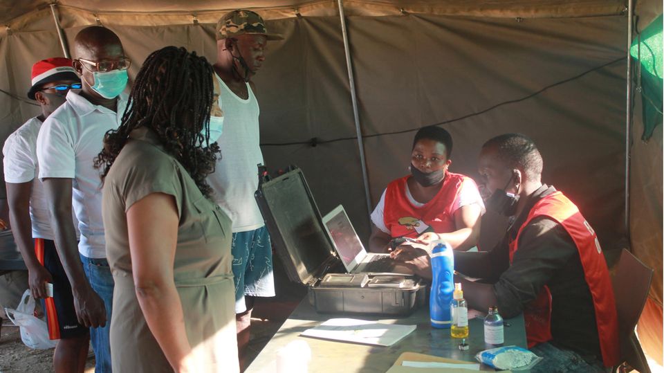 Lokalpolitiker Adolf Hitler Uunona in Namibia zum Landrat gewählt ...